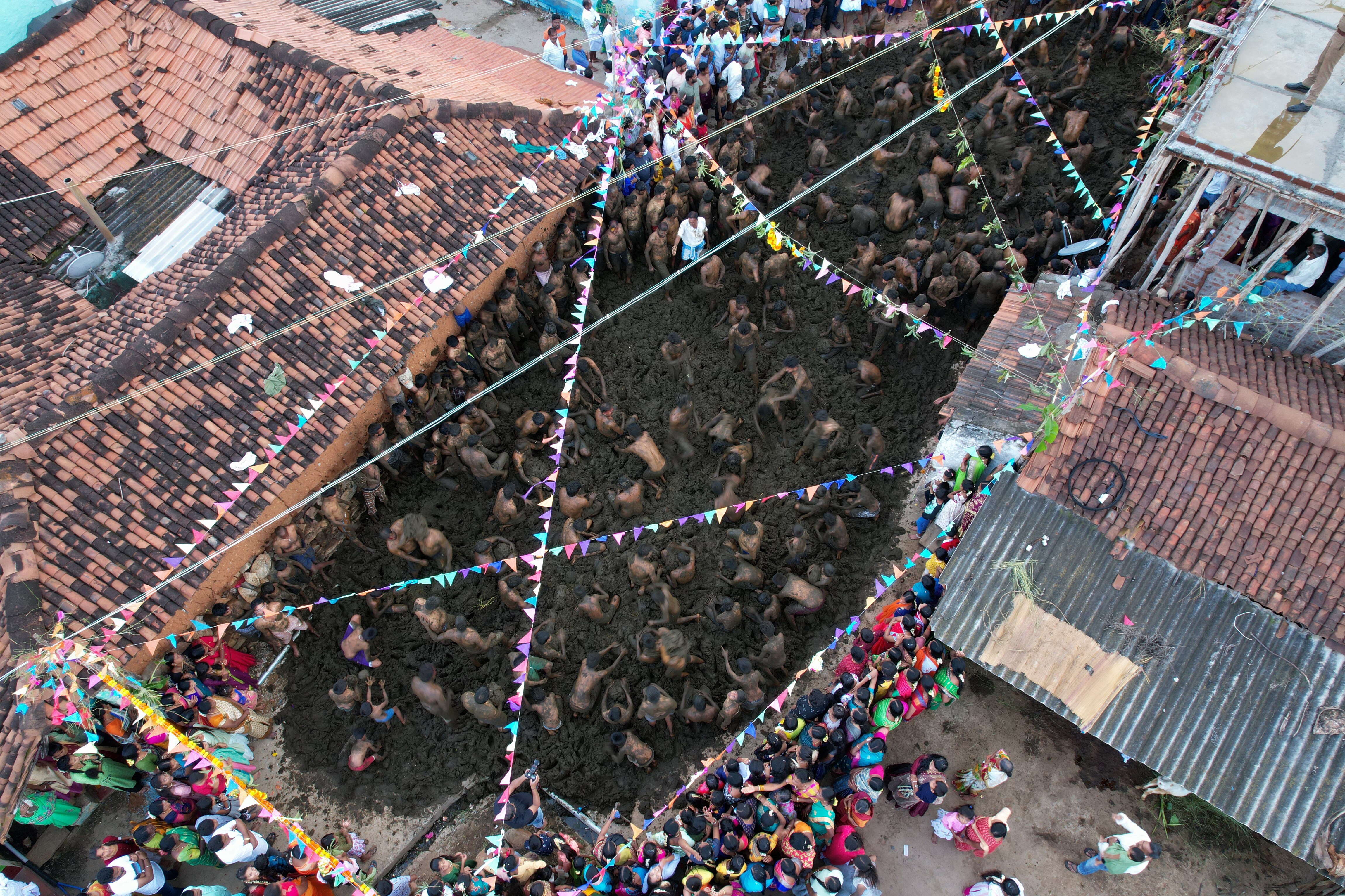 Indian village marks end of Diwali with massive cow poo fight - ABC News