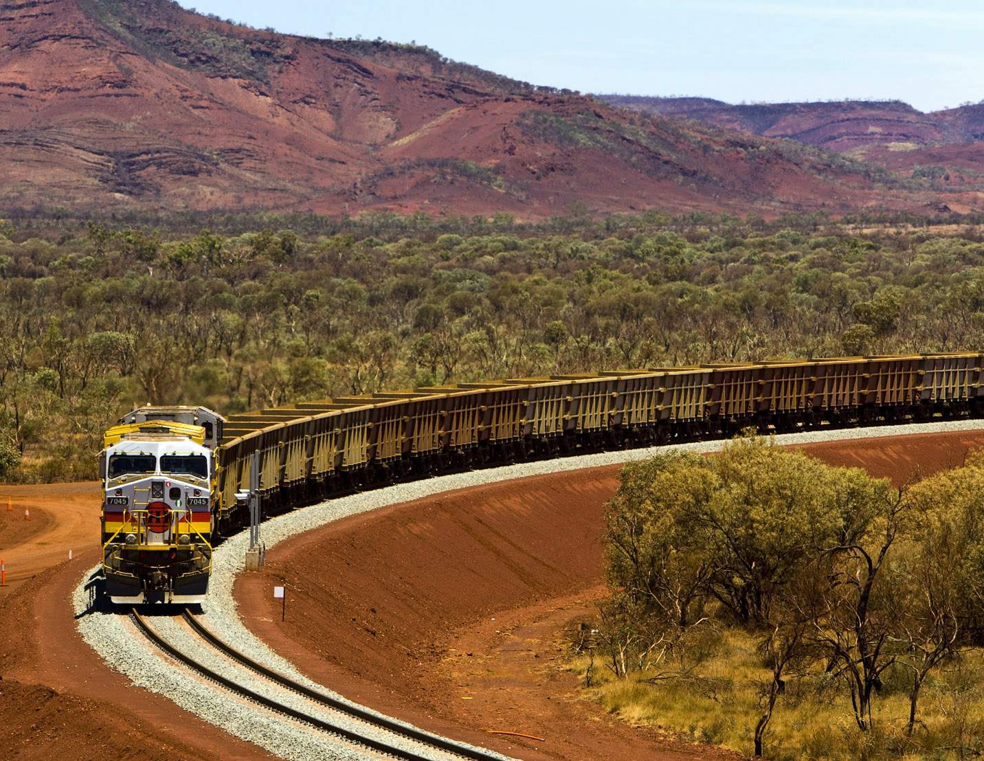 Project Iron Boomerang rail connecting Pilbara, Bowen Basin's iron and ...