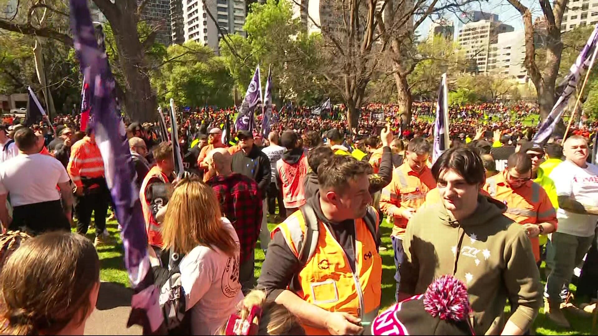 Tens of thousands of construction workers rally in Melbourne and Sydney ...