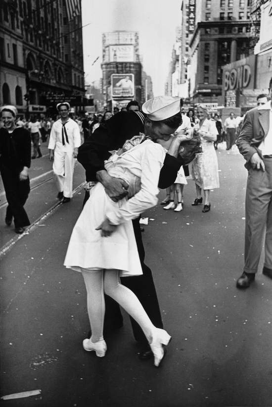 Greta Friedman: Woman in iconic V-J Day in Times Square photo dies ...