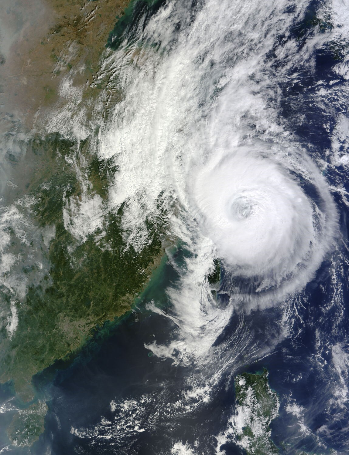Three dead as Typhoon Fitow lashes China - ABC News