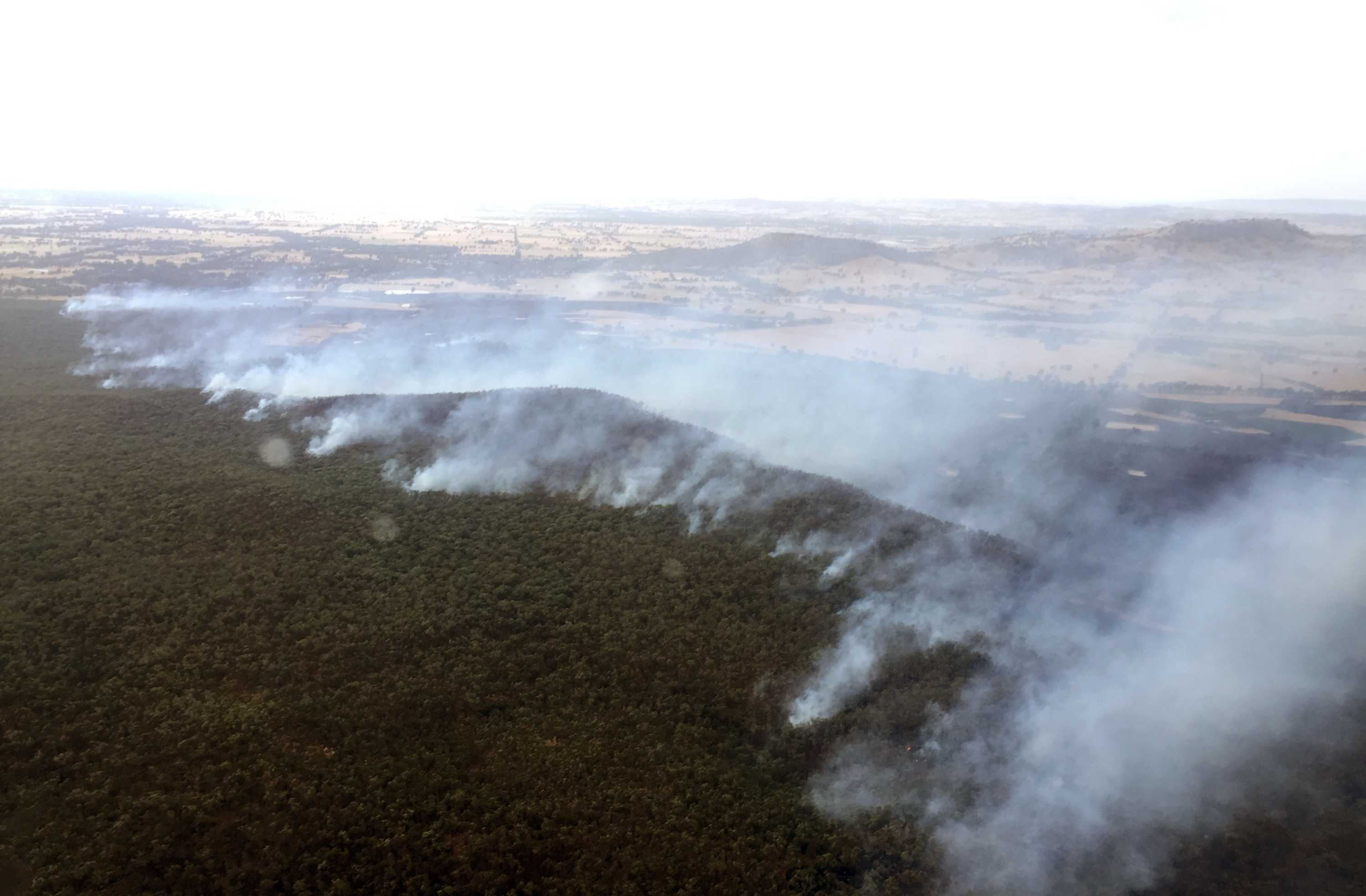 Victorian bushfires: Firefighters gaining control in cool weather after ...