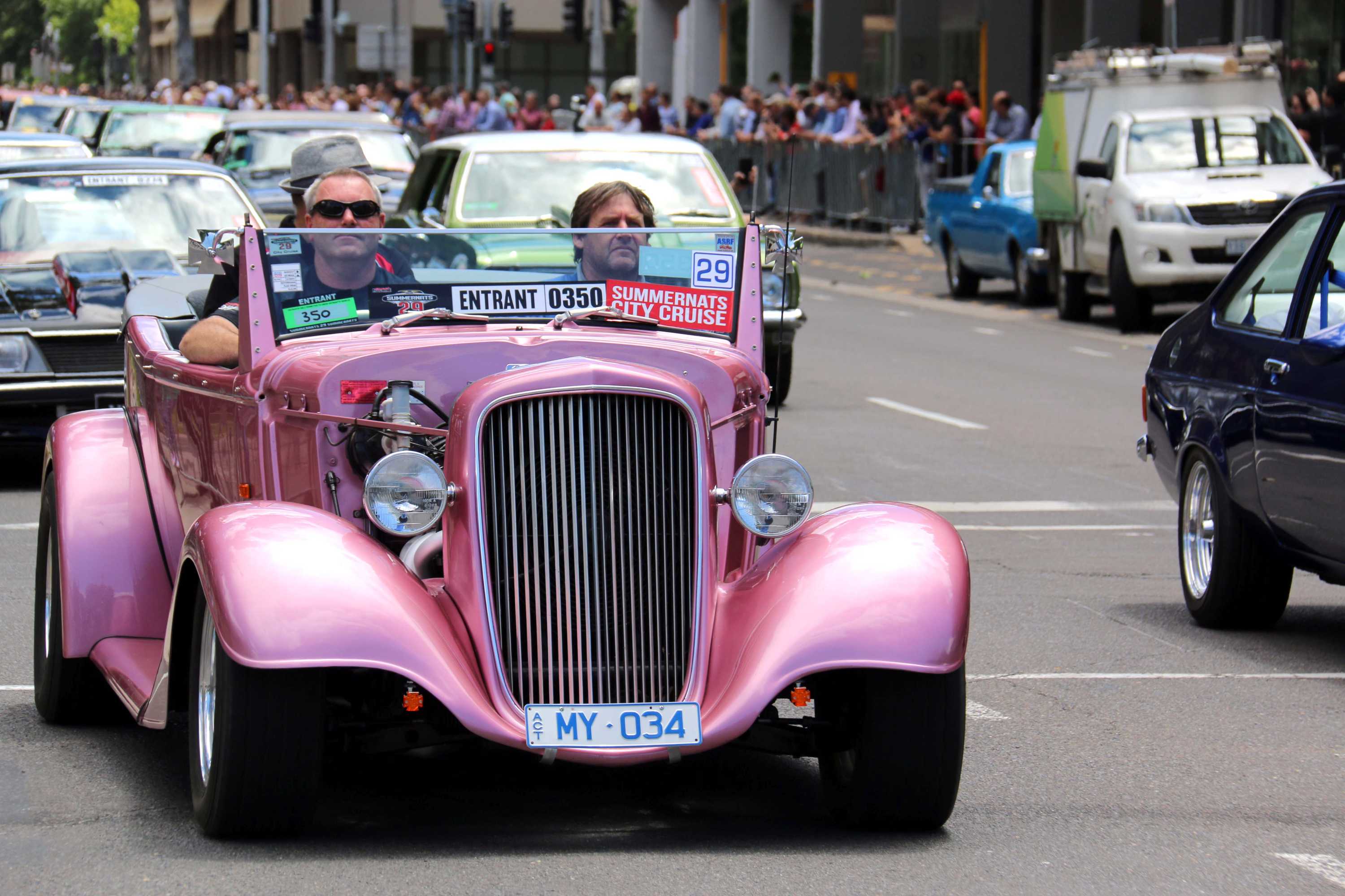 Summernats: Thousands of rev heads converge on Canberra for start of ...