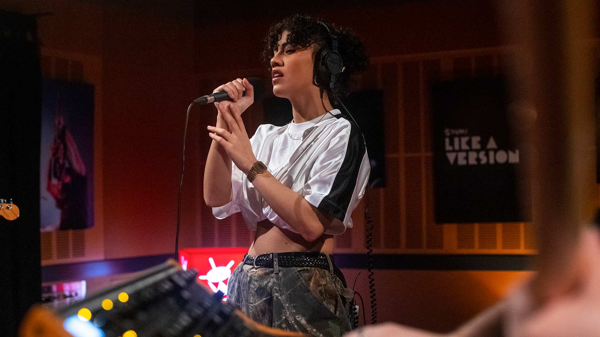 Becca Hatch - '2560' (live for Like A Version) - triple j