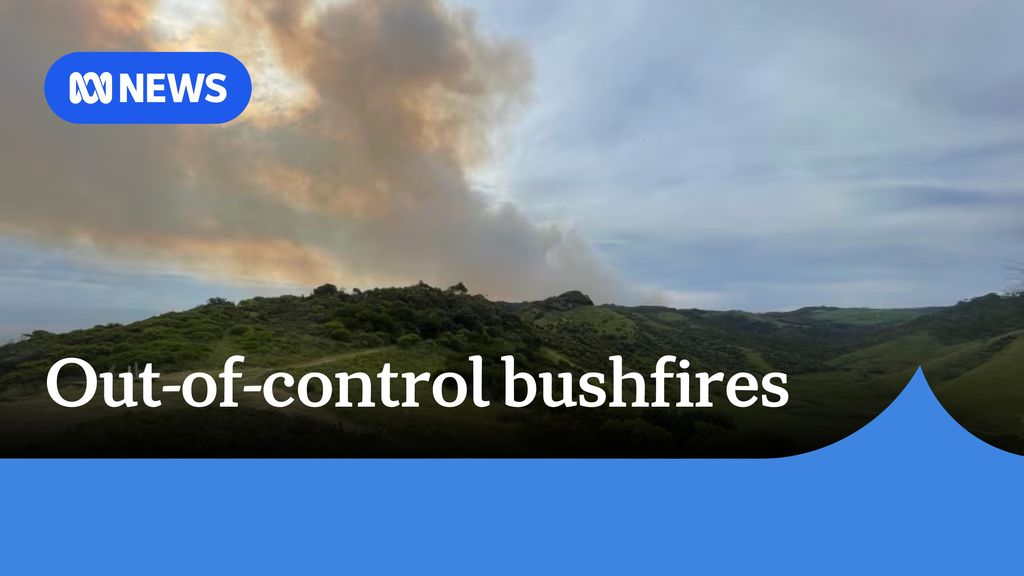 Home razed in out-of-control bushfires in Victoria’s southwest - ABC News