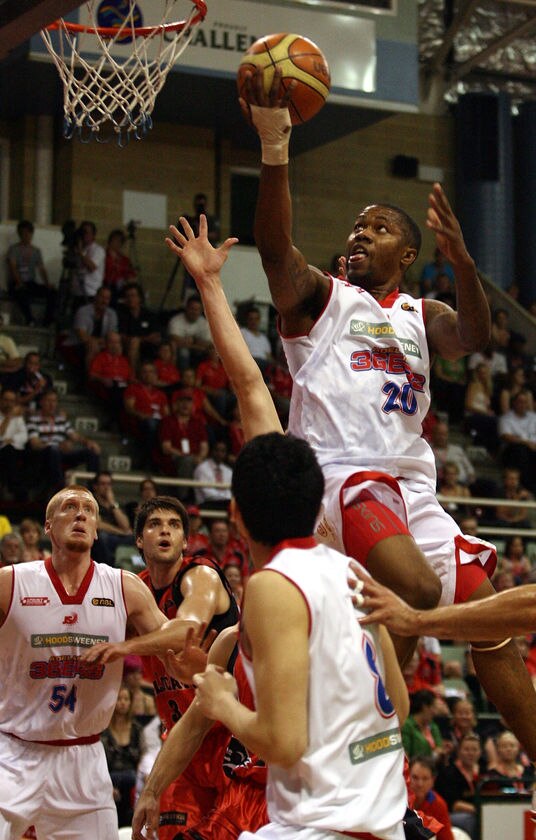 Adelaide jumps up NBL ladder - ABC News
