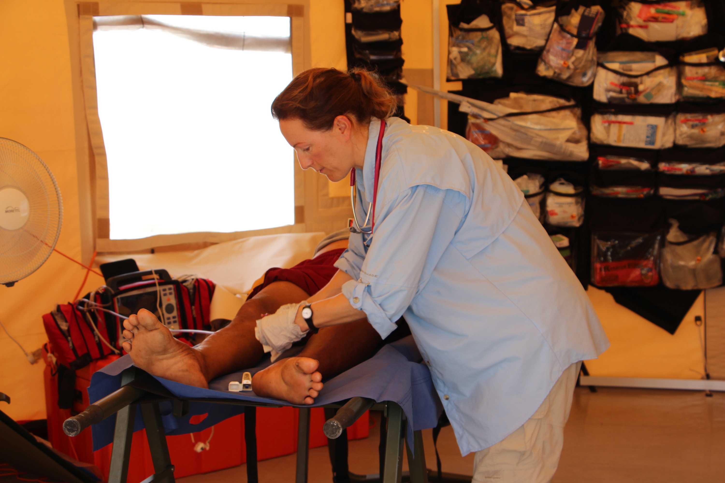 Typhoon Haiyan: Field hospital medics seeing 'horrific injuries' in ...