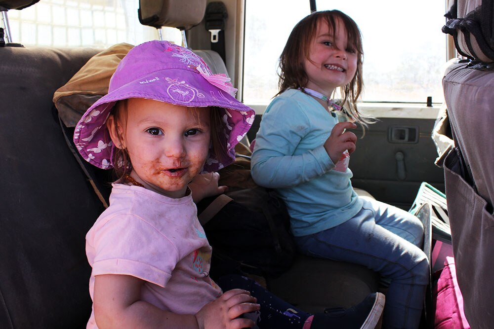 Desert volunteer program finds 'stand-in grandparents' for outback ...