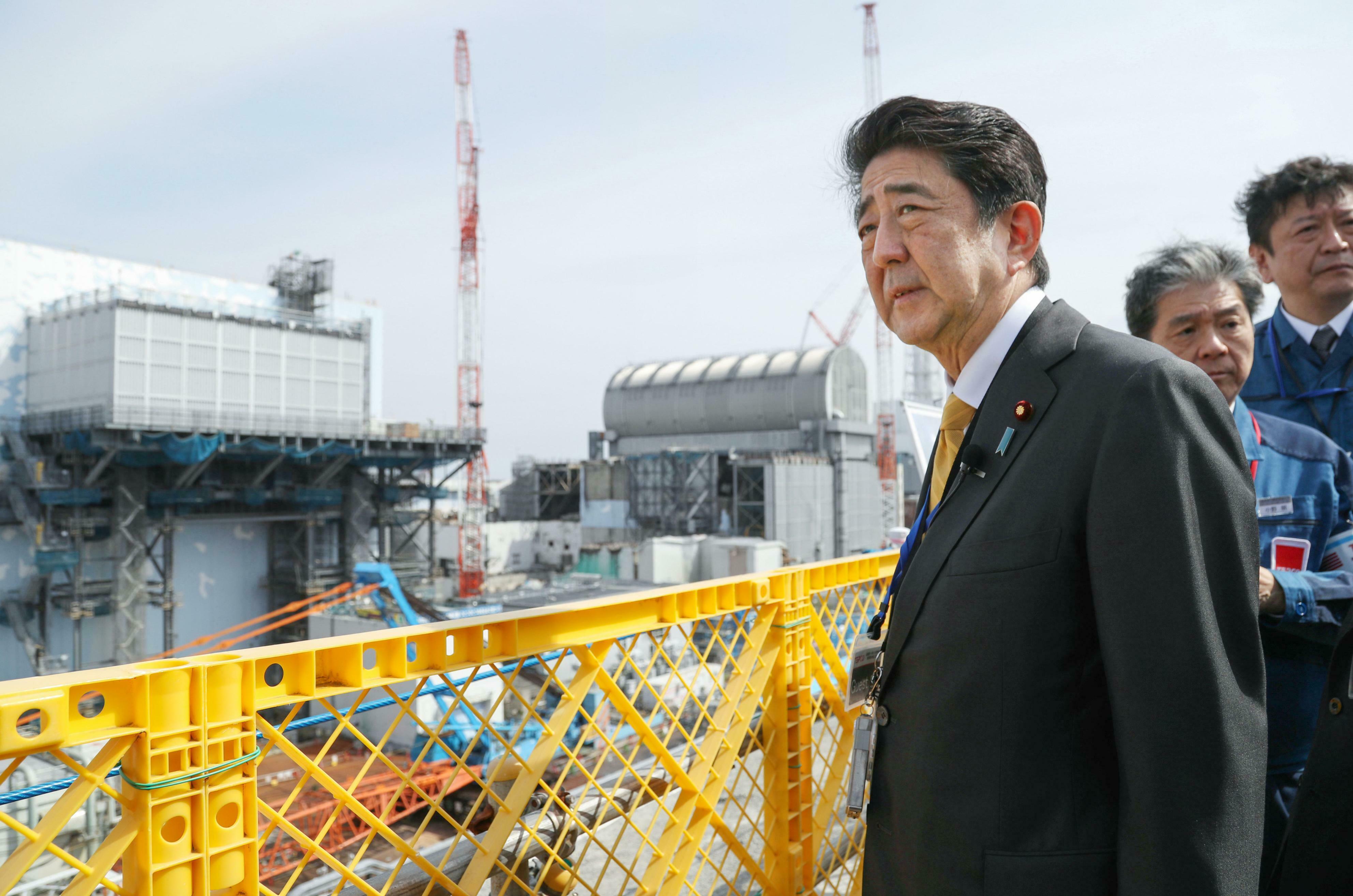 Japan begins massive nuclear pool clean-up after Fukushima disaster ...