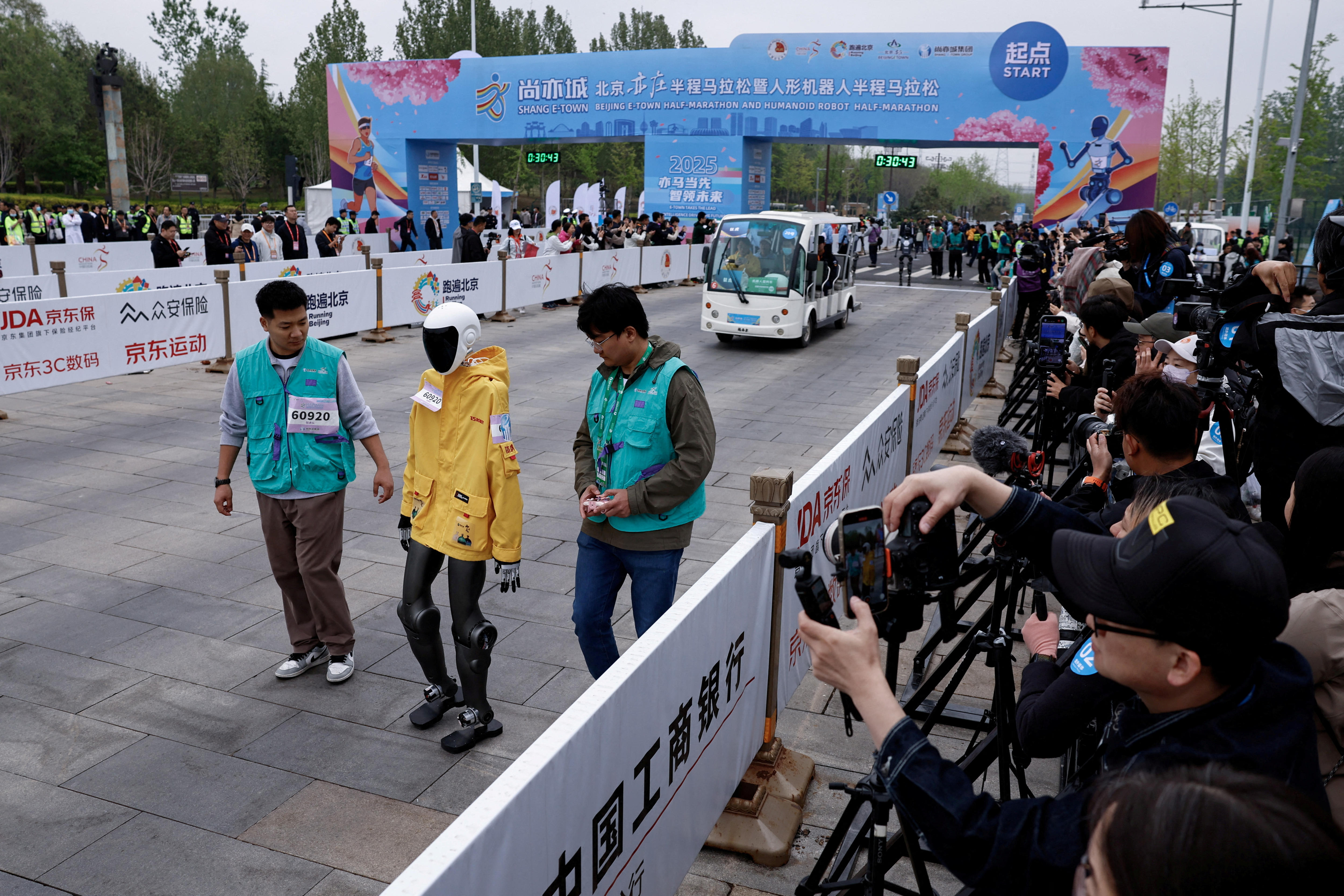 More Than 20 Robots Race Alongside Humans At Half Marathon In Beijing ...