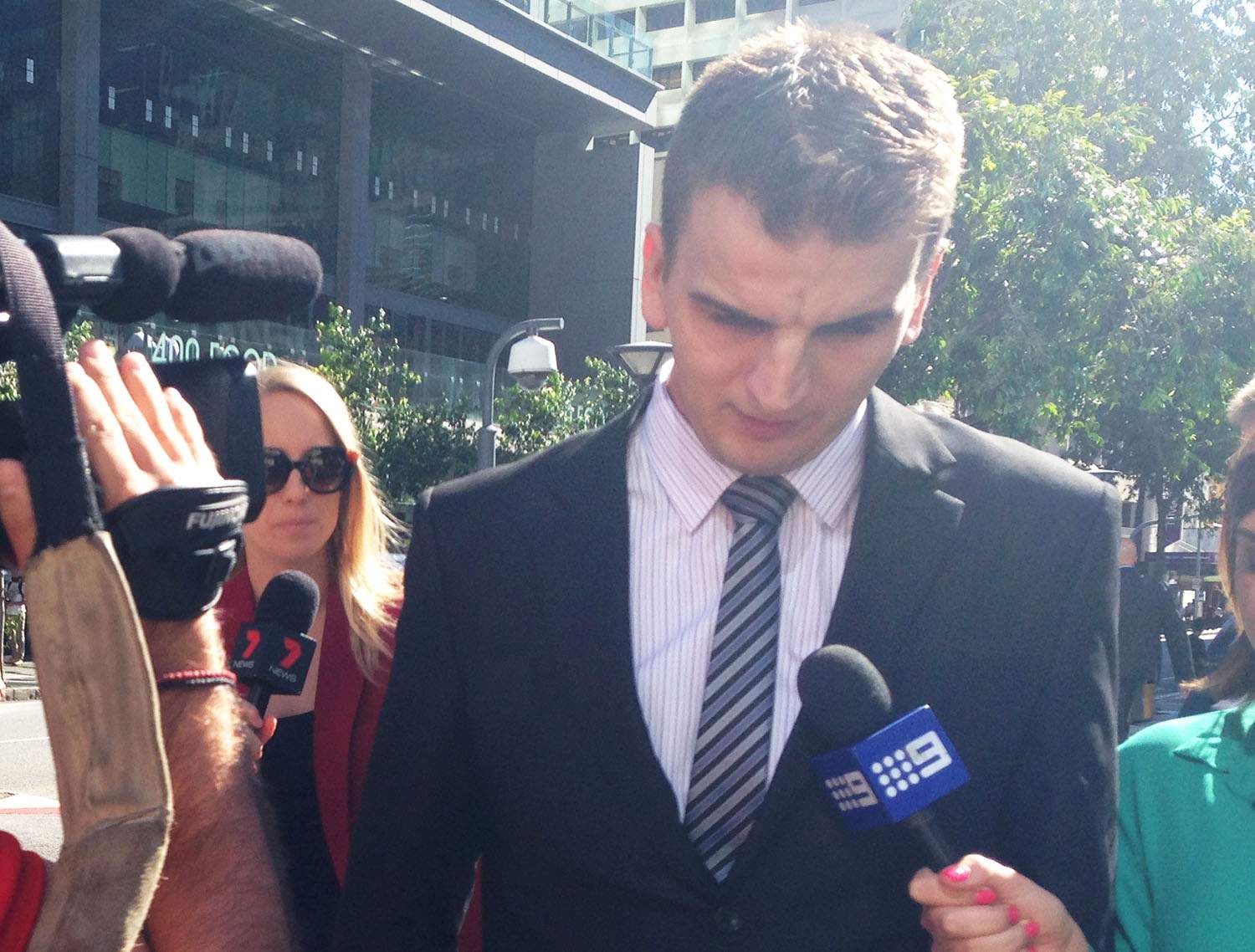 Gold Coast policeman cleared of assault: Aaron Minns accused of using ...