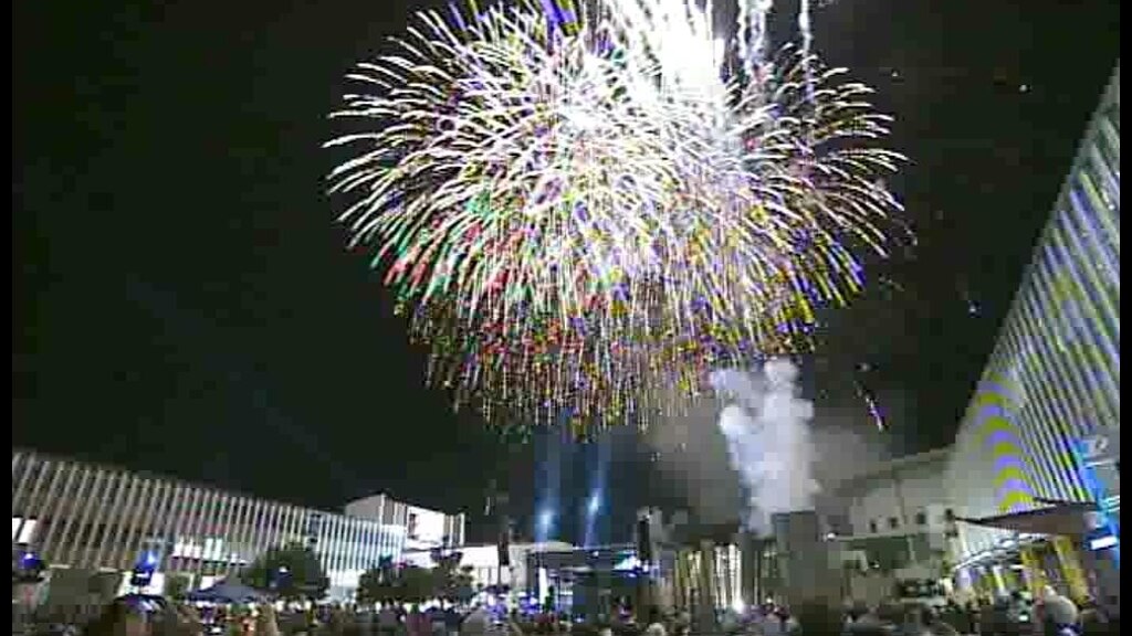 Canberra celebrates NYE - ABC News