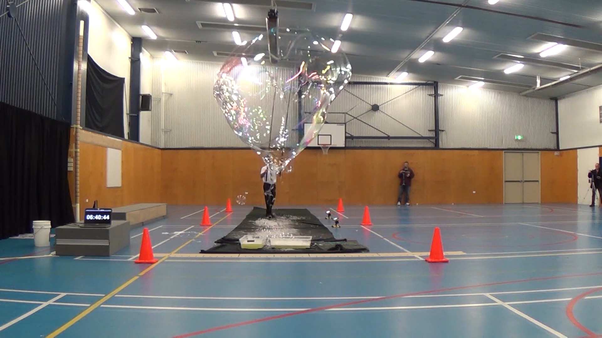 How do you measure the world's largest indoor soap bubble? - ABC News