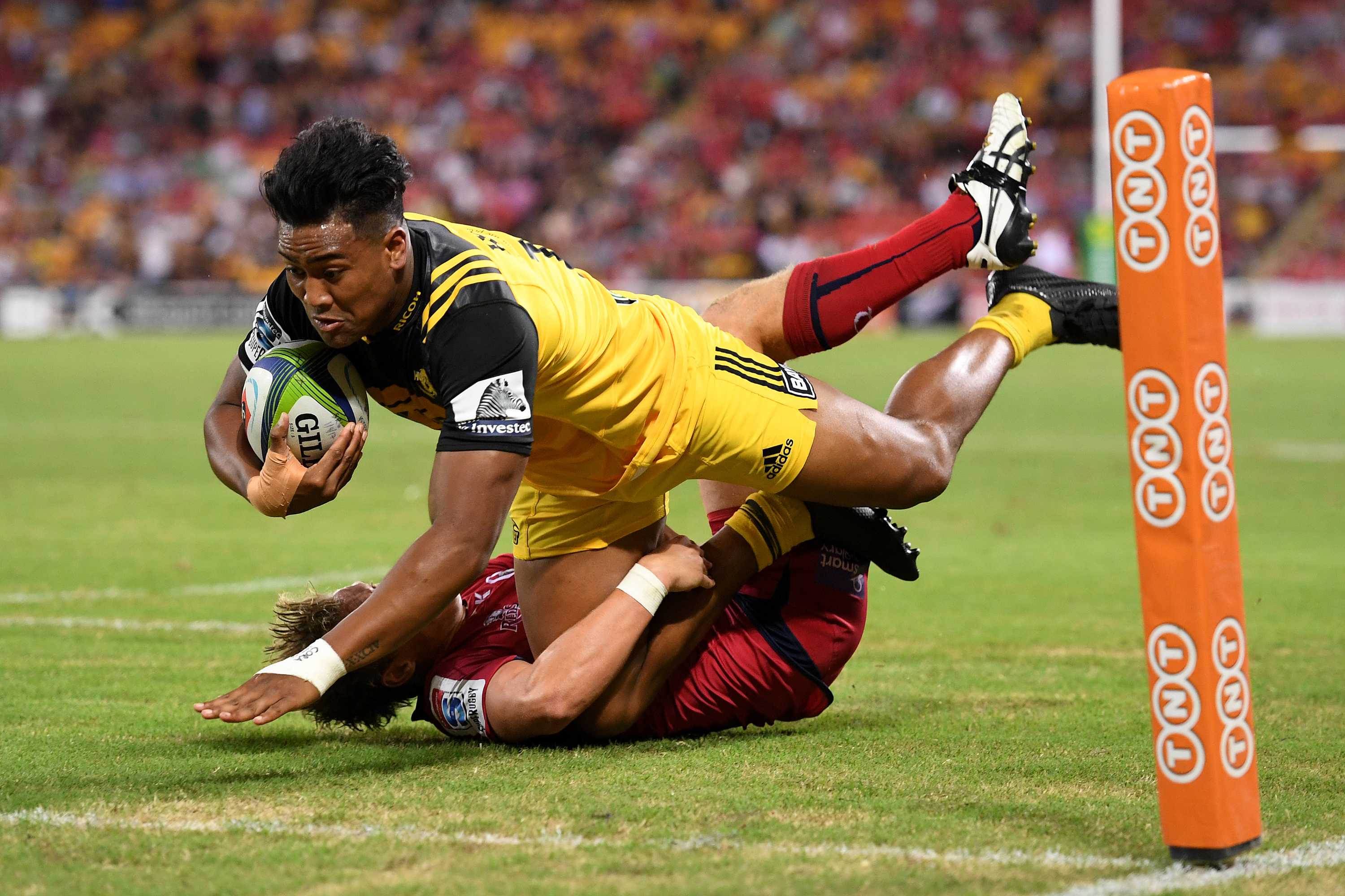 Hurricanes beat Queensland Reds 34-15 in Super Rugby clash - ABC News