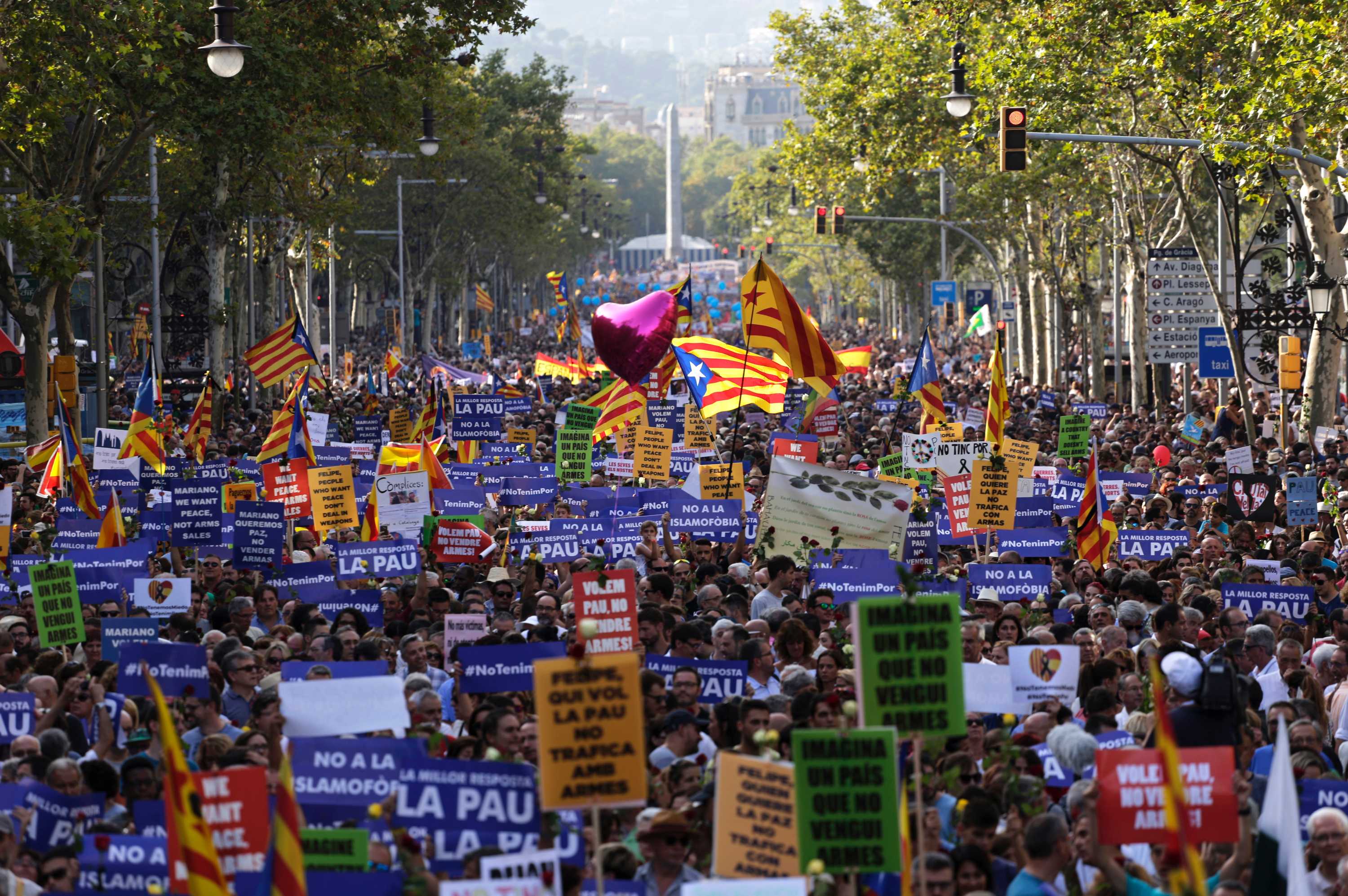 Barcelona attacks: Massive march against extremist violence following ...