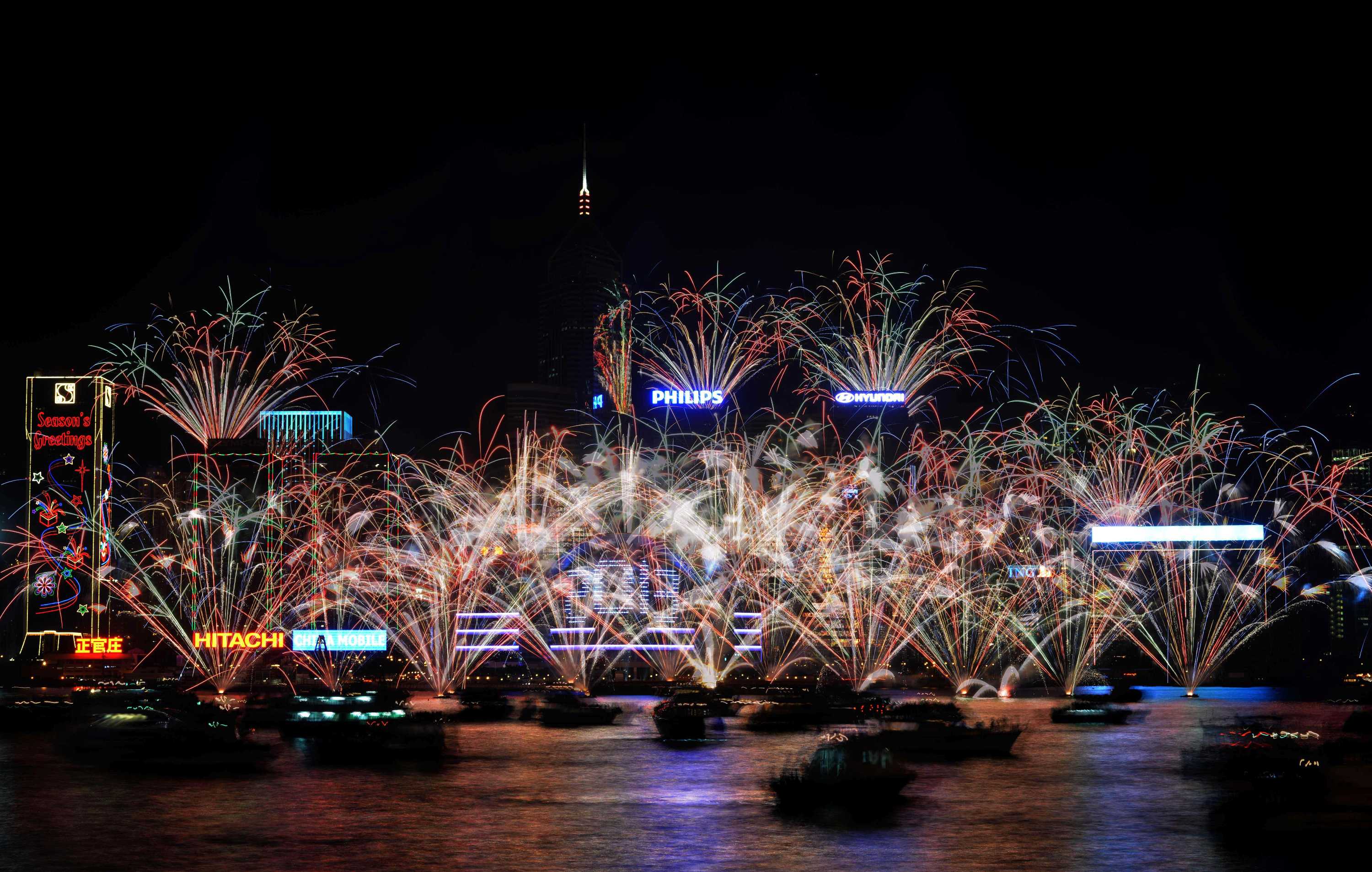 World celebrates with New Year's fireworks - ABC News