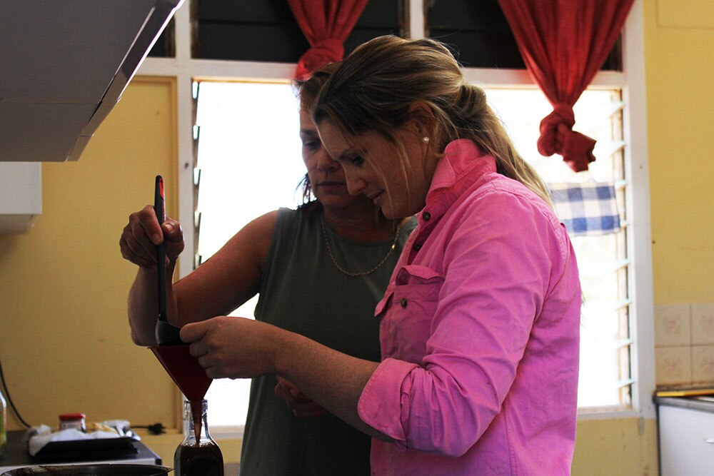 Desert volunteer program finds 'stand-in grandparents' for outback ...