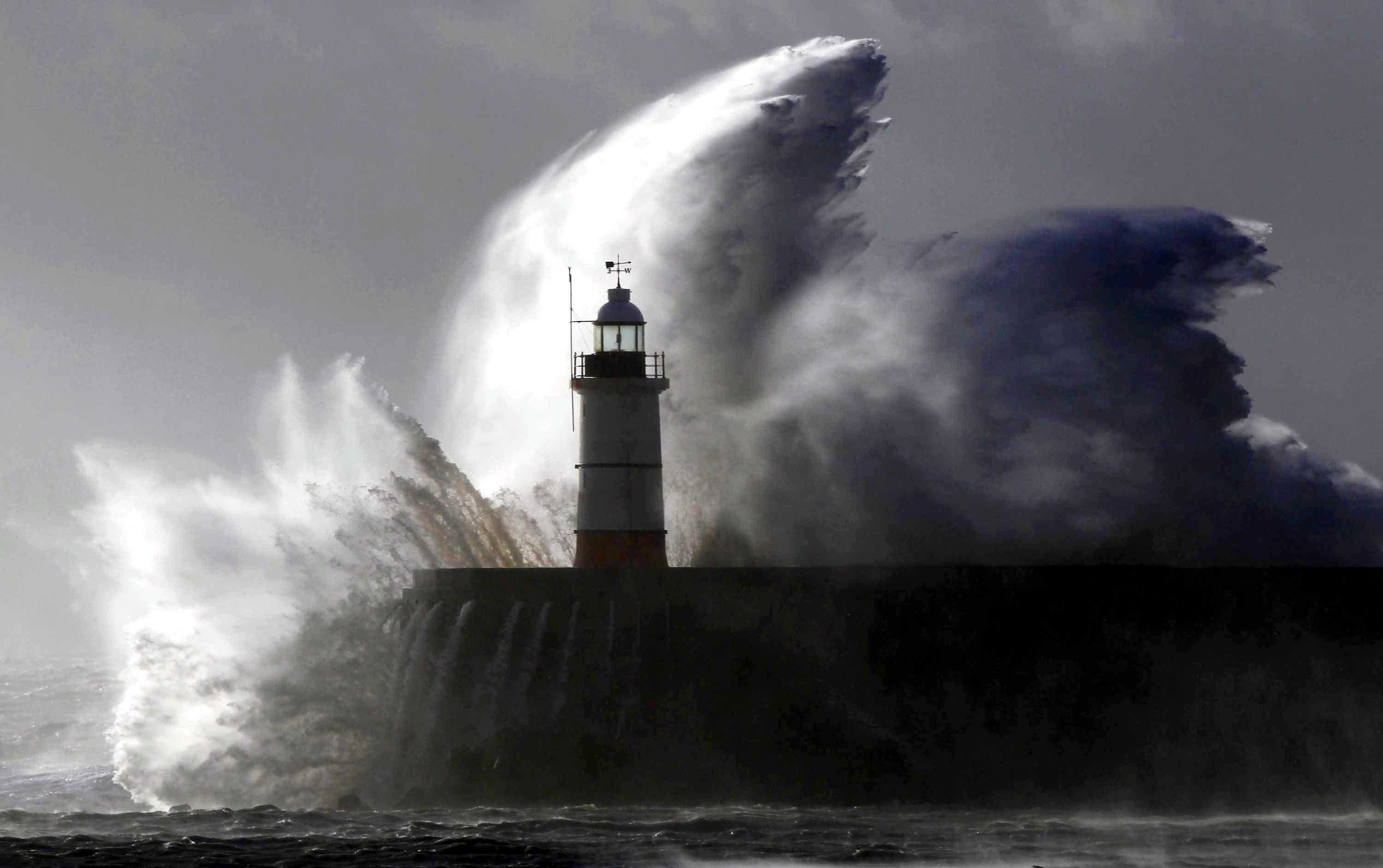 Three dead as hurricane-force St Jude storm batters UK and Netherlands ...