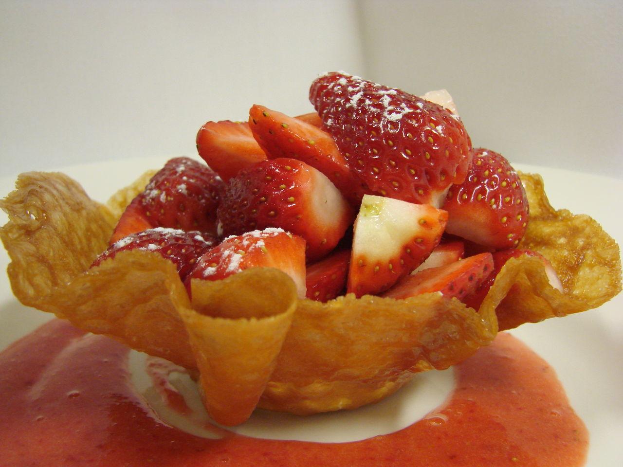 Brandy Snap Basket with Strawberries and Cream - ABC News
