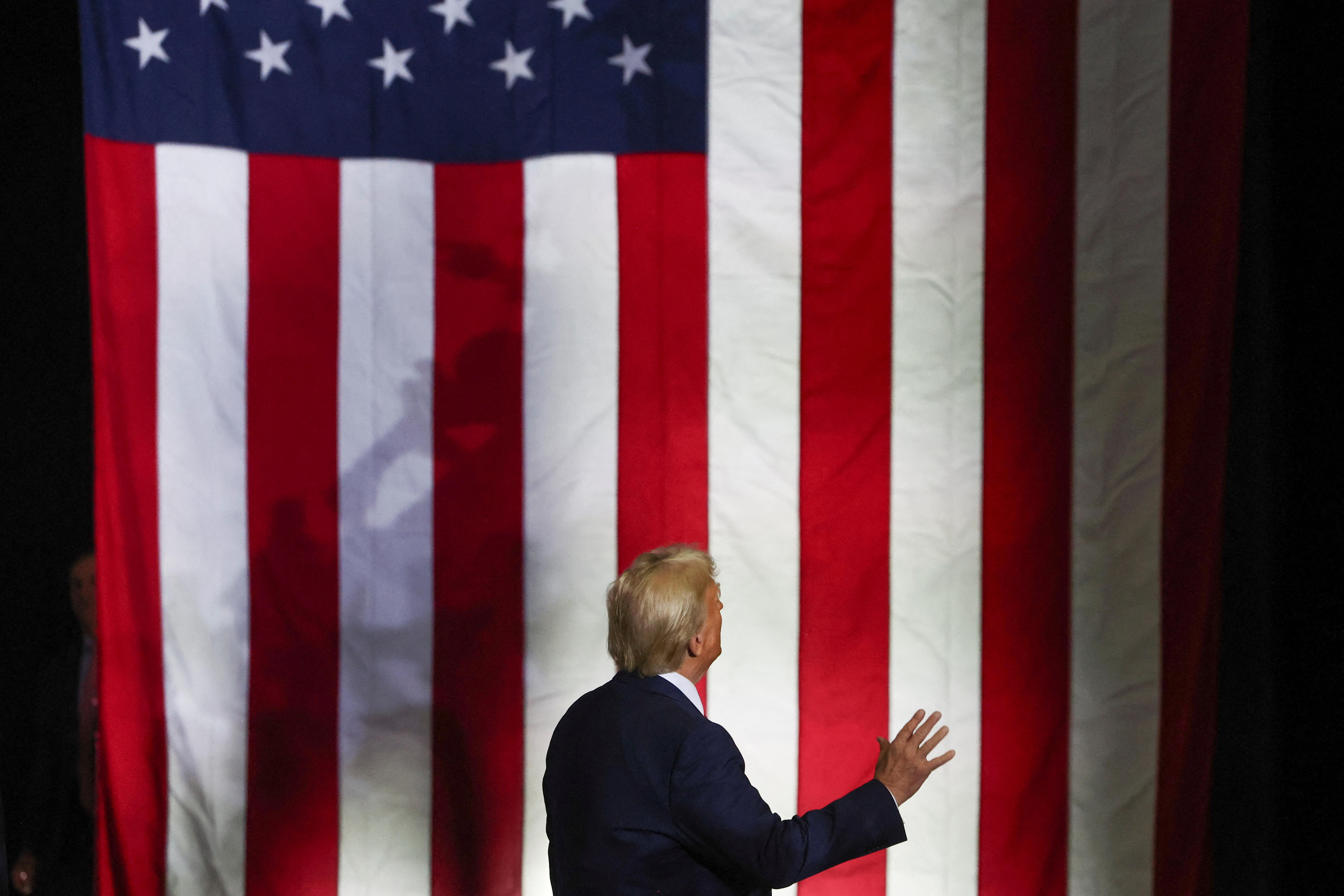 Democrat turned Republican prefers Trump's political platform - ABC listen