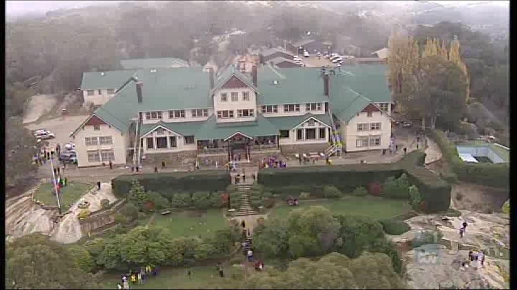 Mt Buffalo chalet celebrates centenary - ABC News