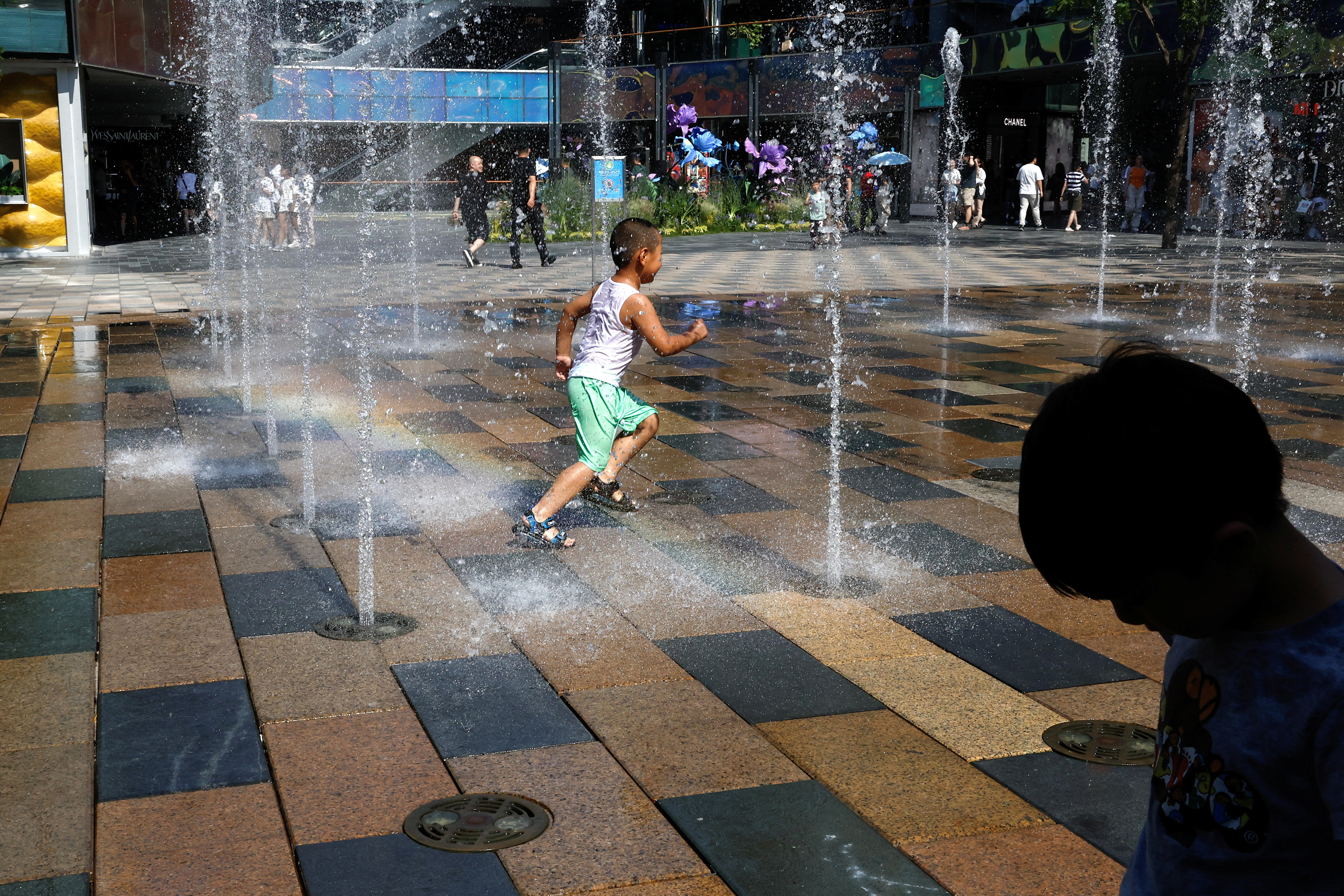 Beijing records hottest June day in 60 years as heatwaves continue ...