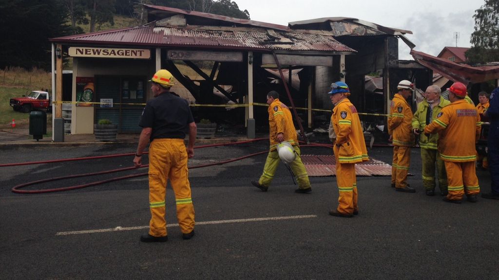 Historic Coles store burns - ABC News