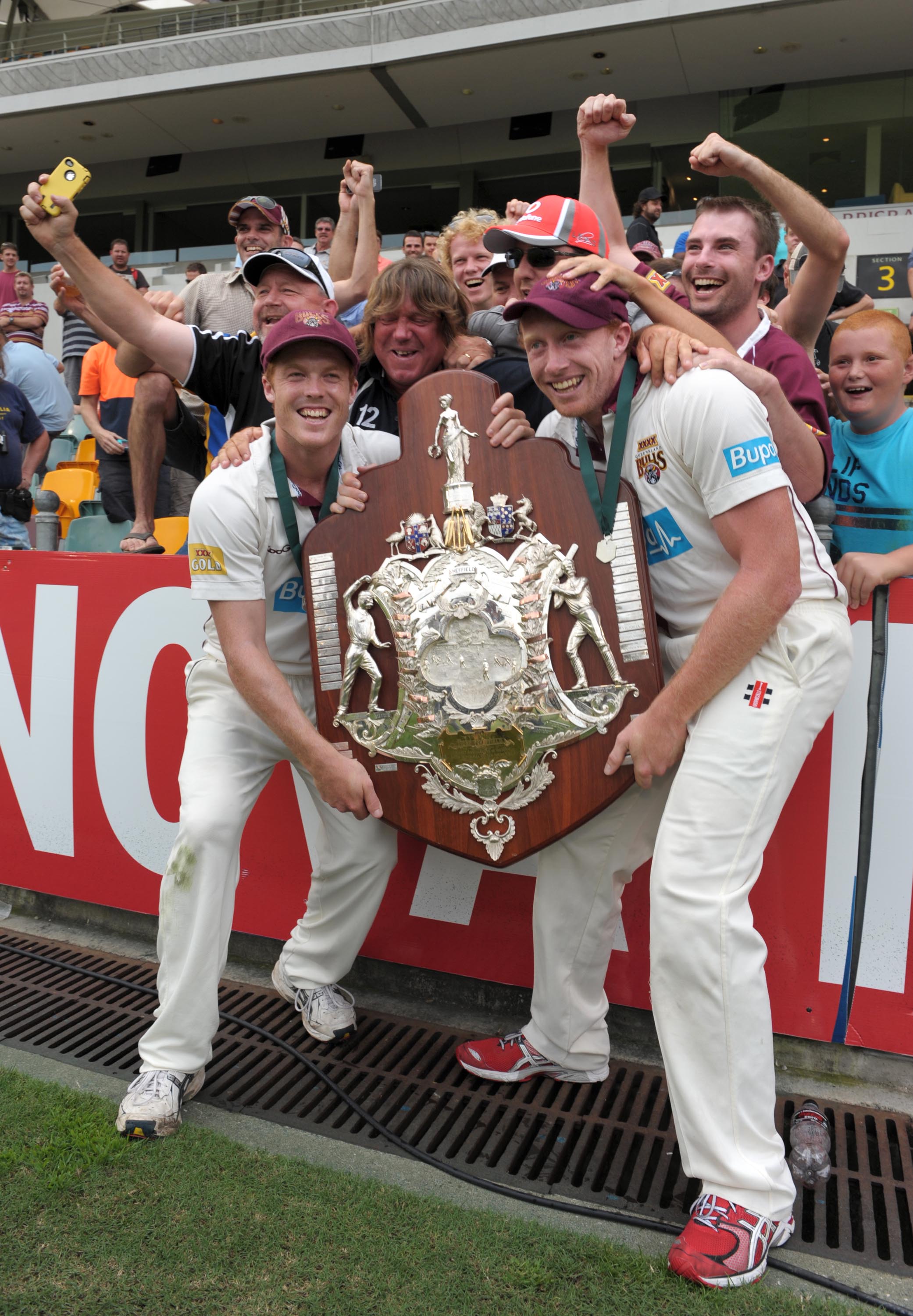 Bulls edge Tigers in Shield final thriller - ABC News