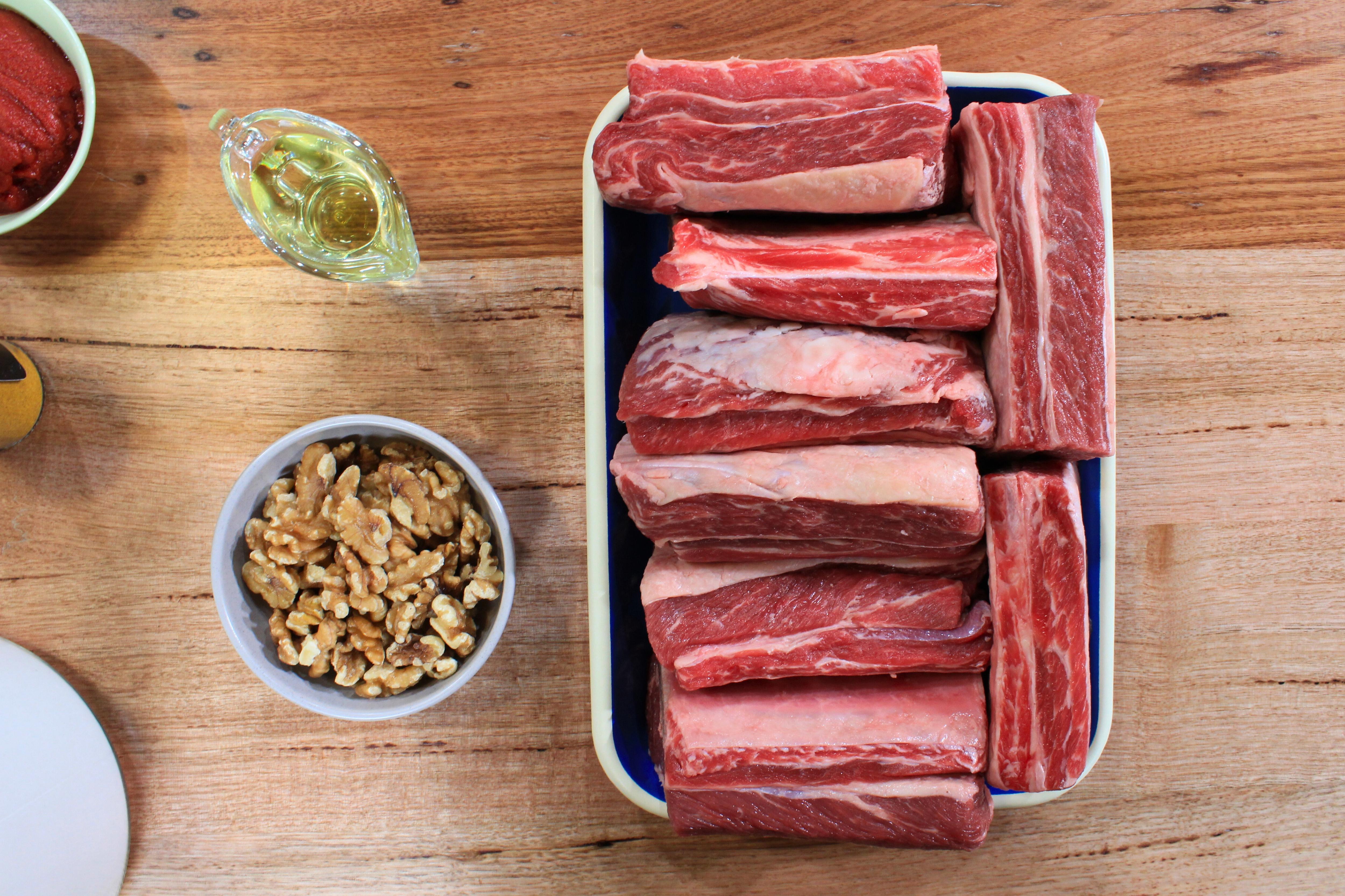 Matt Preston does Jude's short ribs braise - ABC News