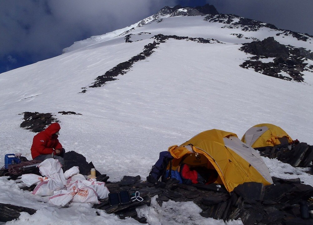 Aussie climber scales Afghanistan's highest peak - ABC News
