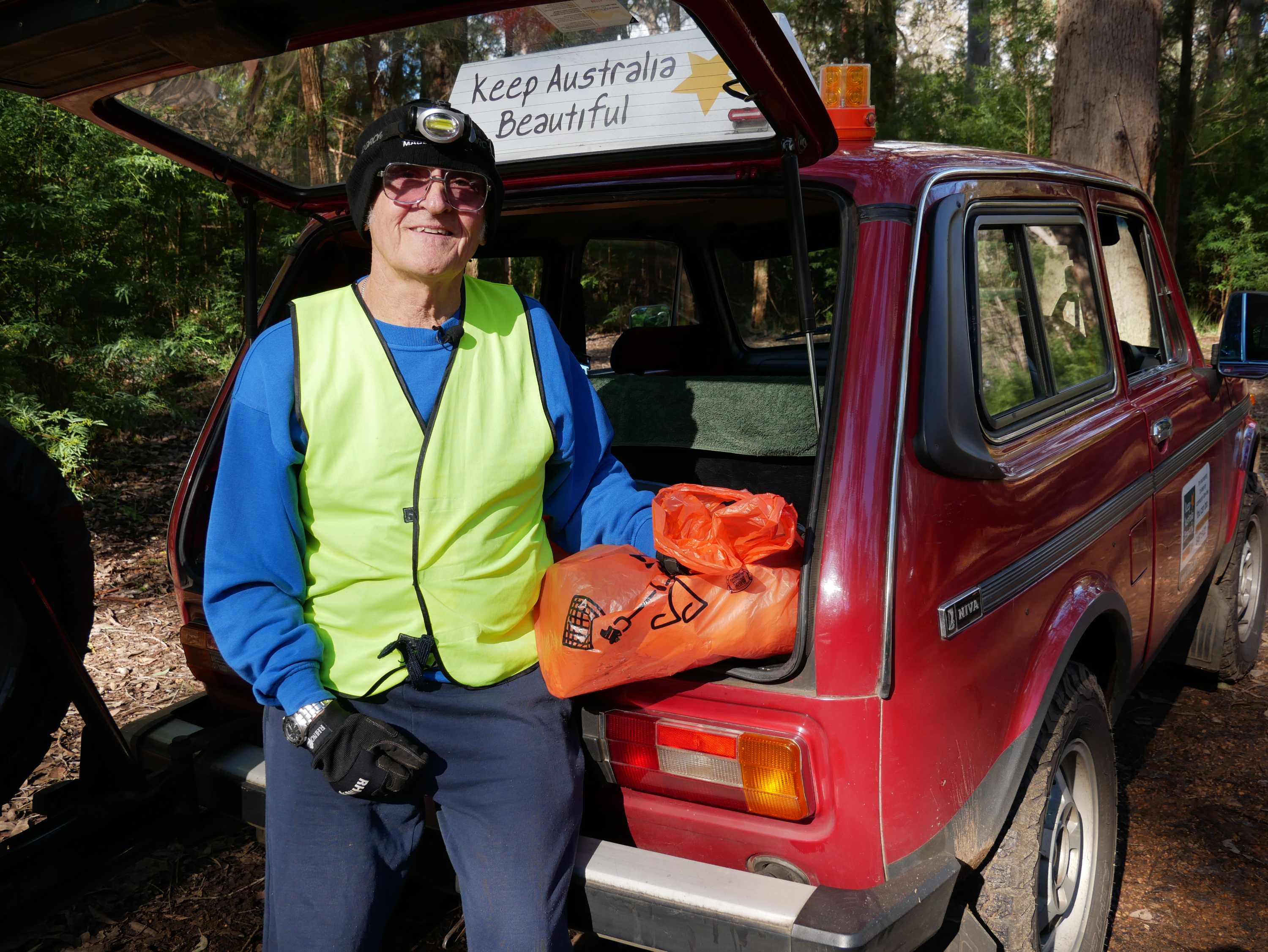 Litter hero keeping Australia beautiful for years wants government to ...