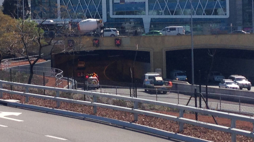 Excavator machine on truck hits top of Northbridge Tunnel - ABC News