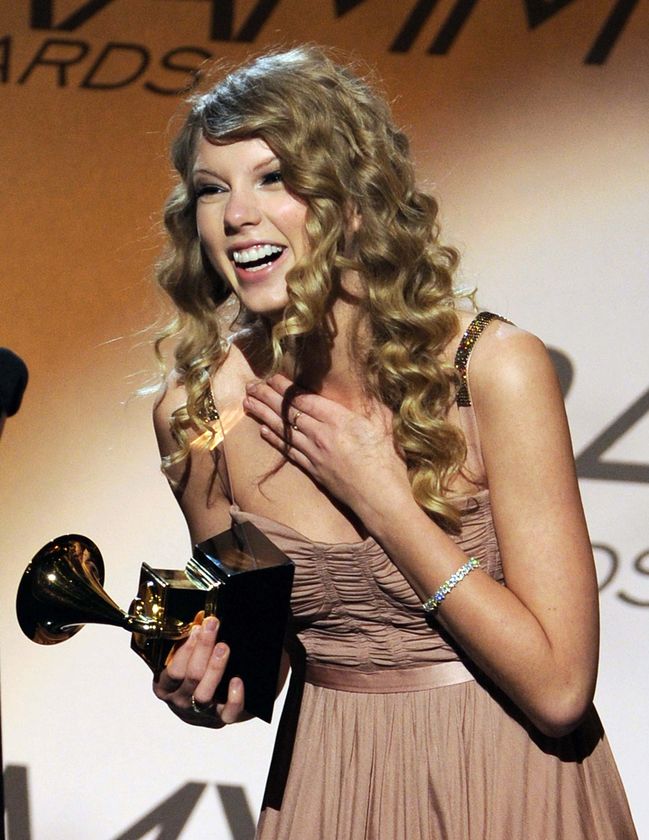 Swift named music's woman of the year - ABC News