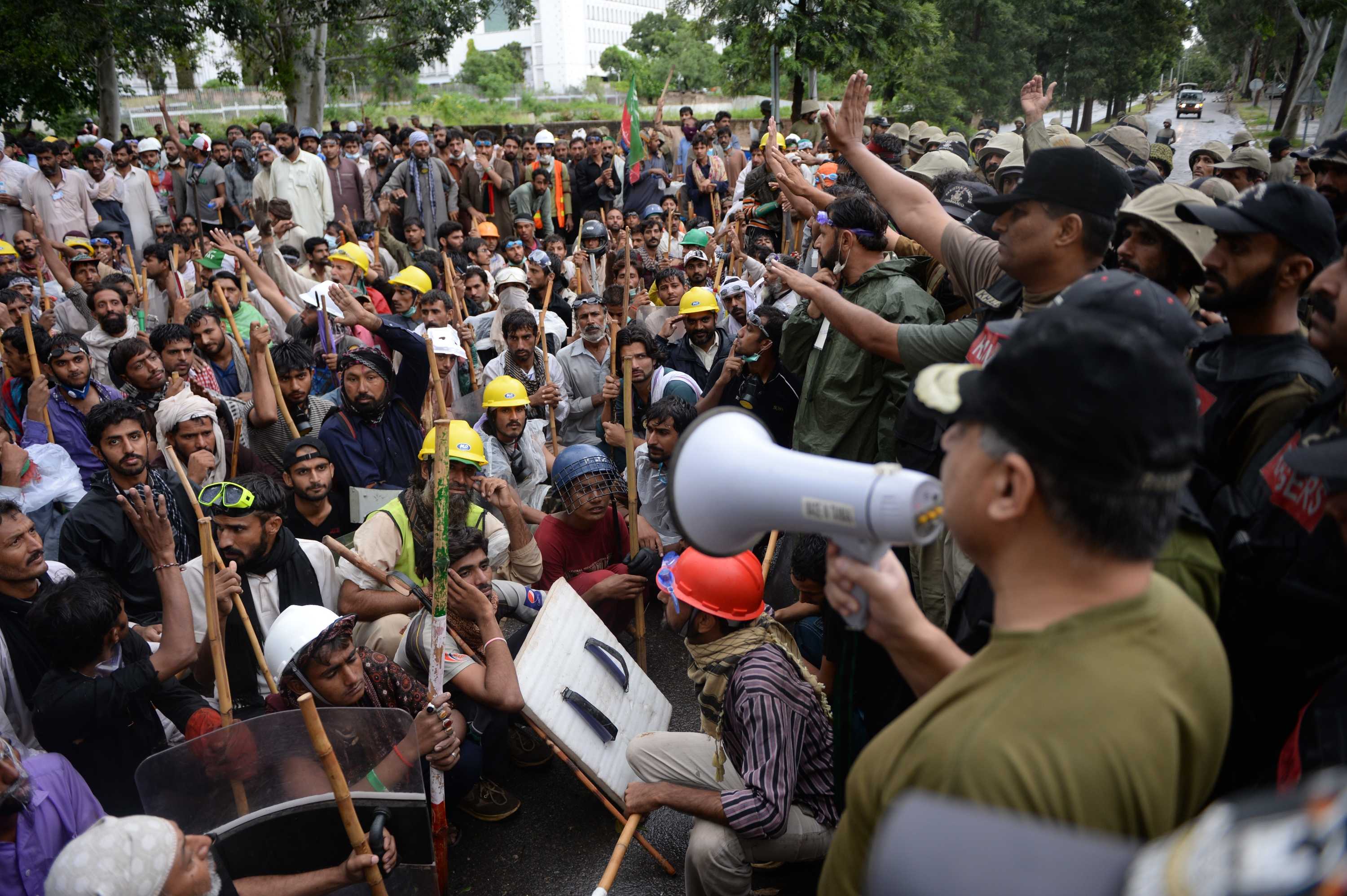 Anti-government protests in Pakistan turn deadly as demonstrators ...