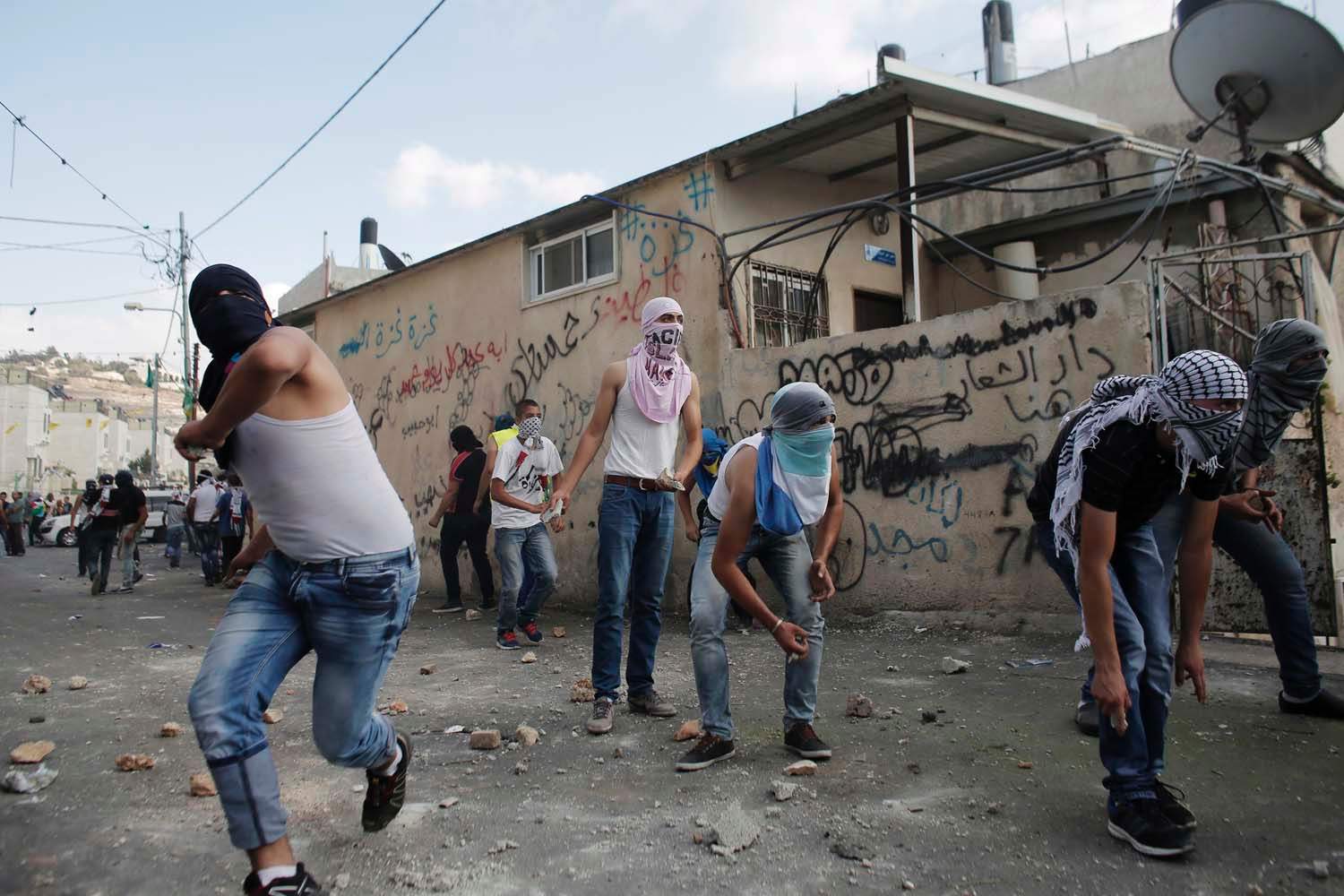 Palestinian protesters clash with Israeli police in East Jerusalem ...