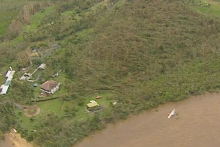 Edited raw vision of the aftermath of Cyclone Larry in Innisfail - ABC News