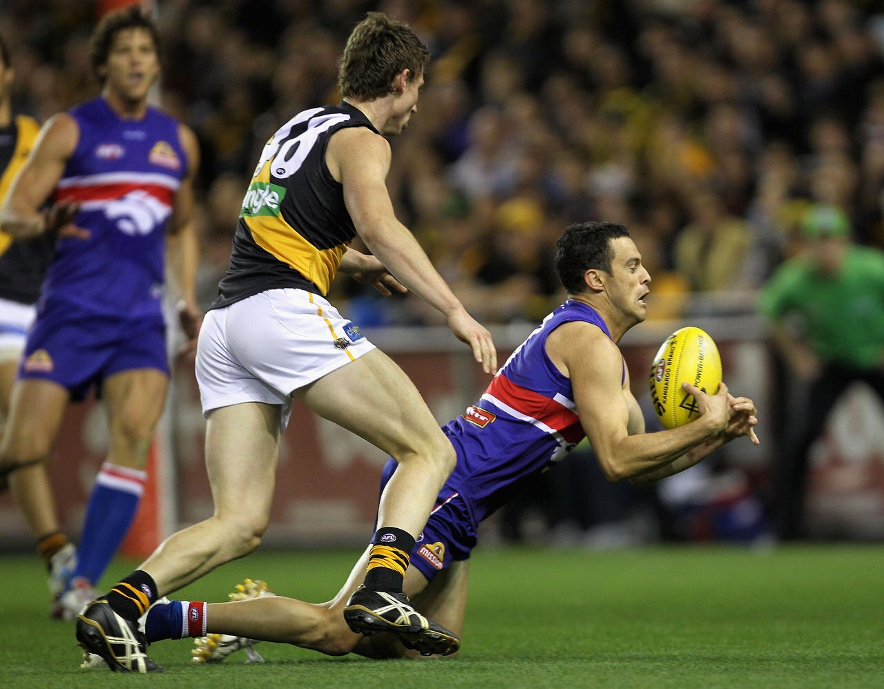 Bulldogs, Tigers hit by injury - ABC News