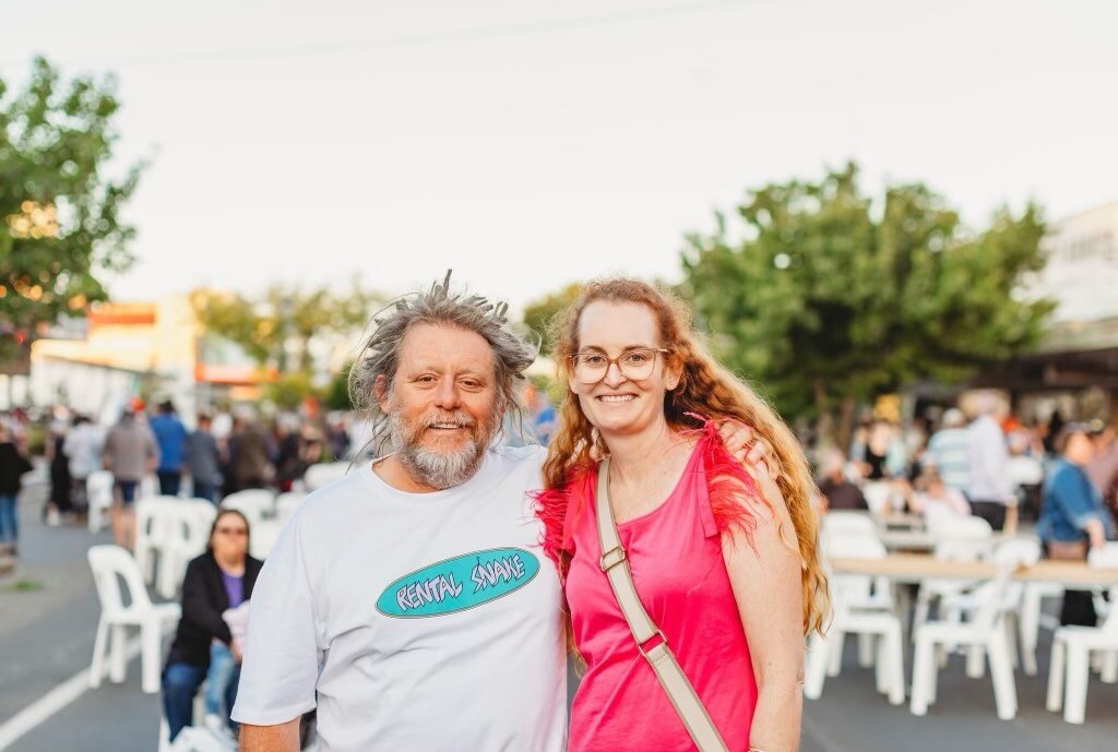 Cootamundra couple chops the mop to raise money for cancer support in ...