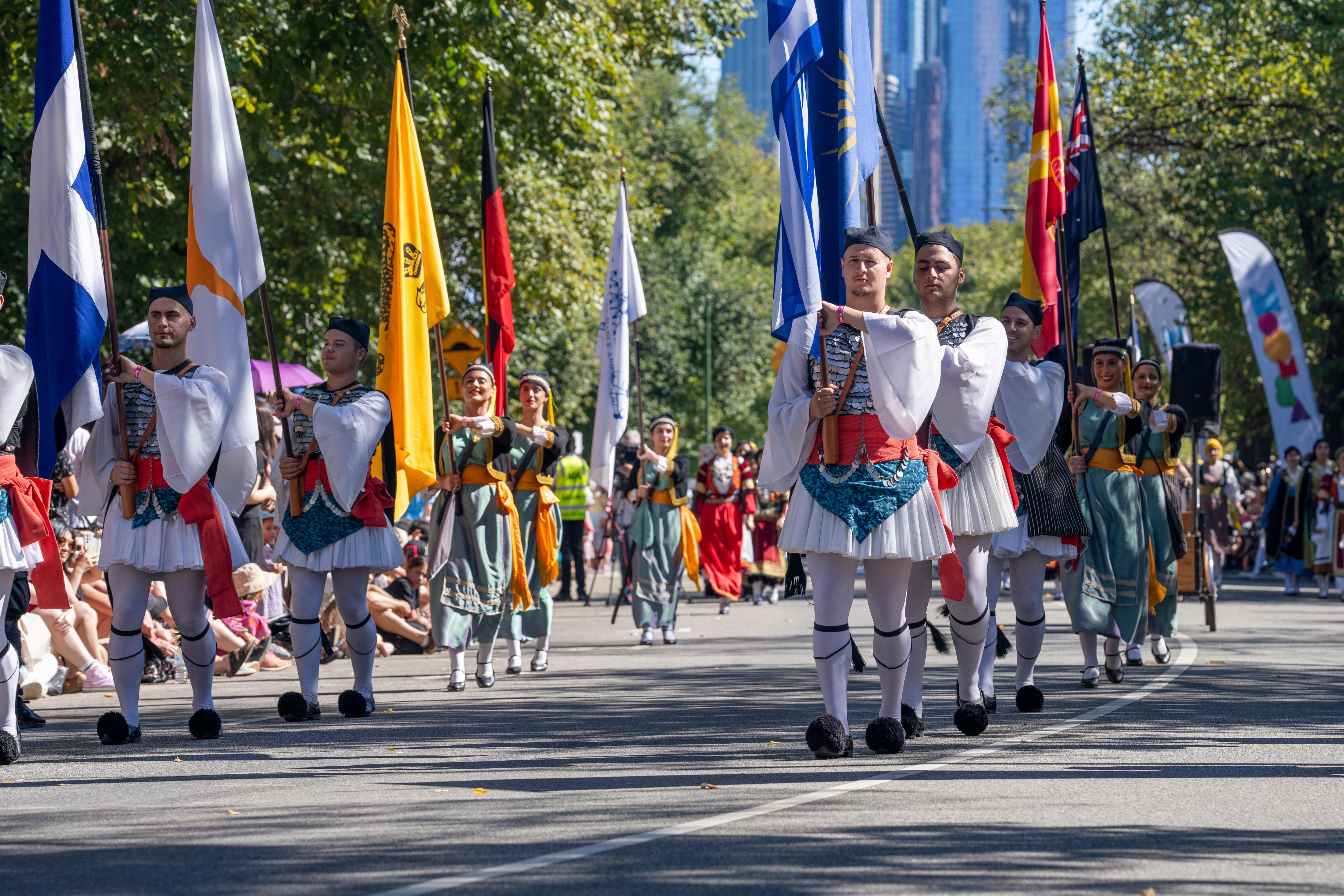 Record crowds brave Melbourne heat for 71st Moomba Festival - ABC News