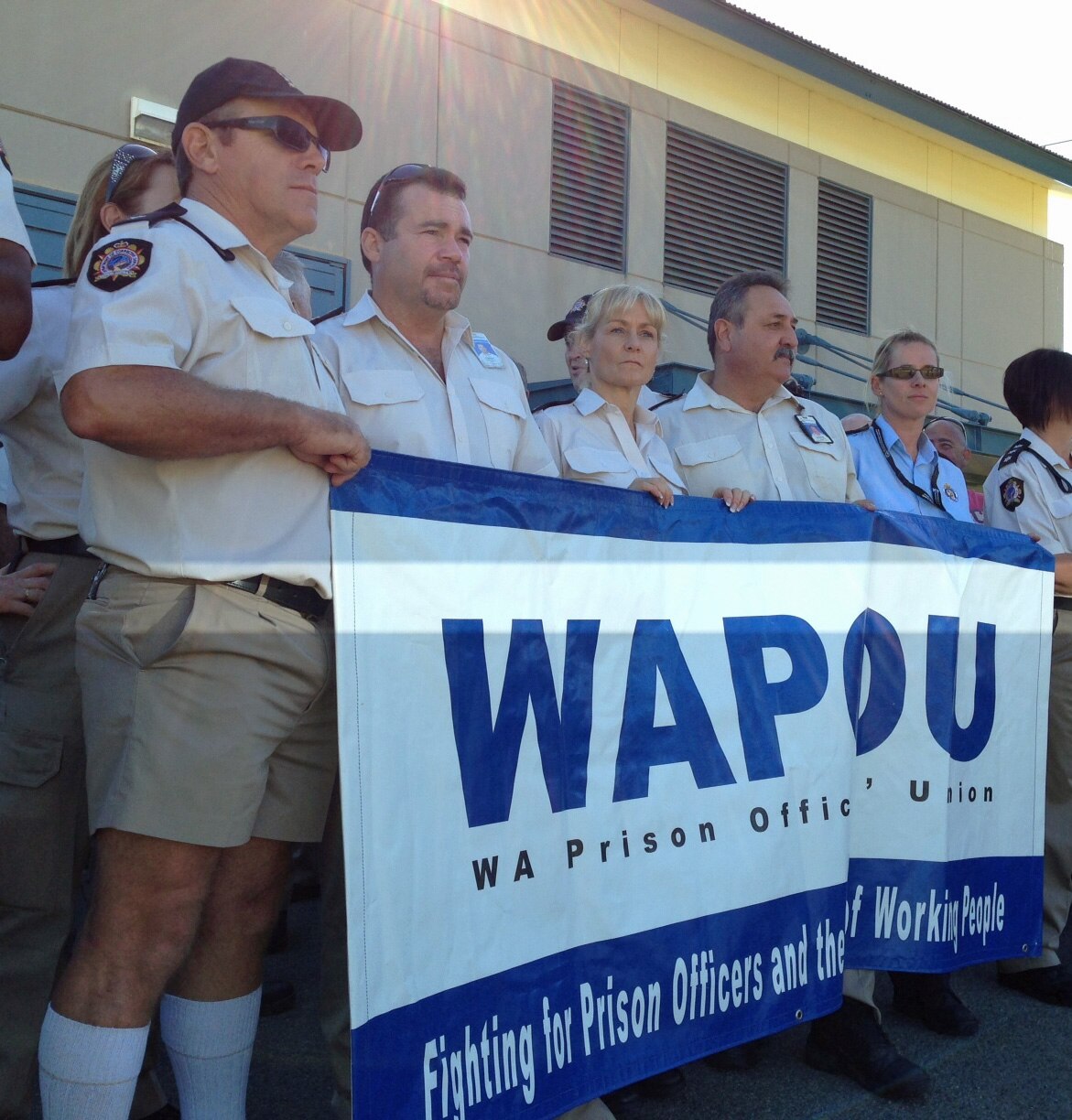 Government and prison officers head to IRC - ABC News