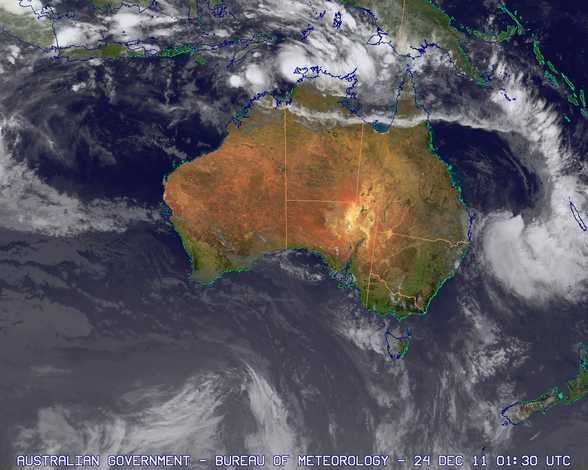 Nervous wait as NT cyclone picks its path - ABC News