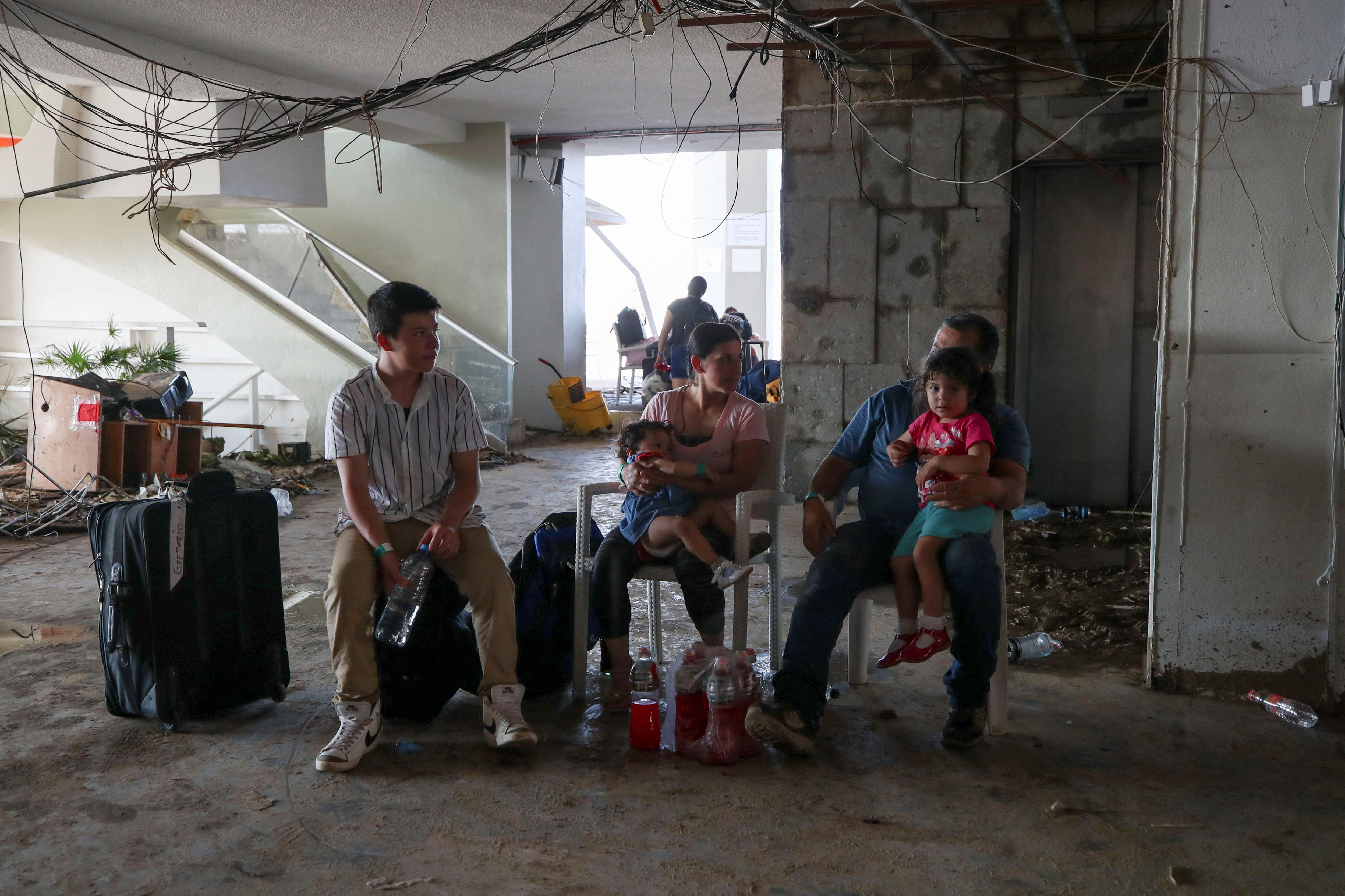 Hurricane Otis leaves dozens dead in Mexico, as search for survivors ...