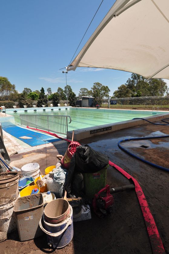 Clean-up army brings pool back to life - ABC News