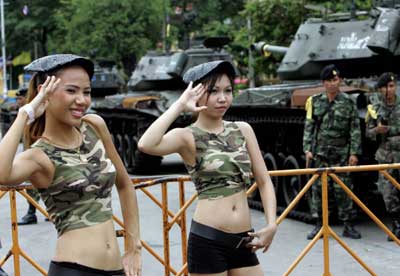 No-go for Thai tank dancing girls - ABC News