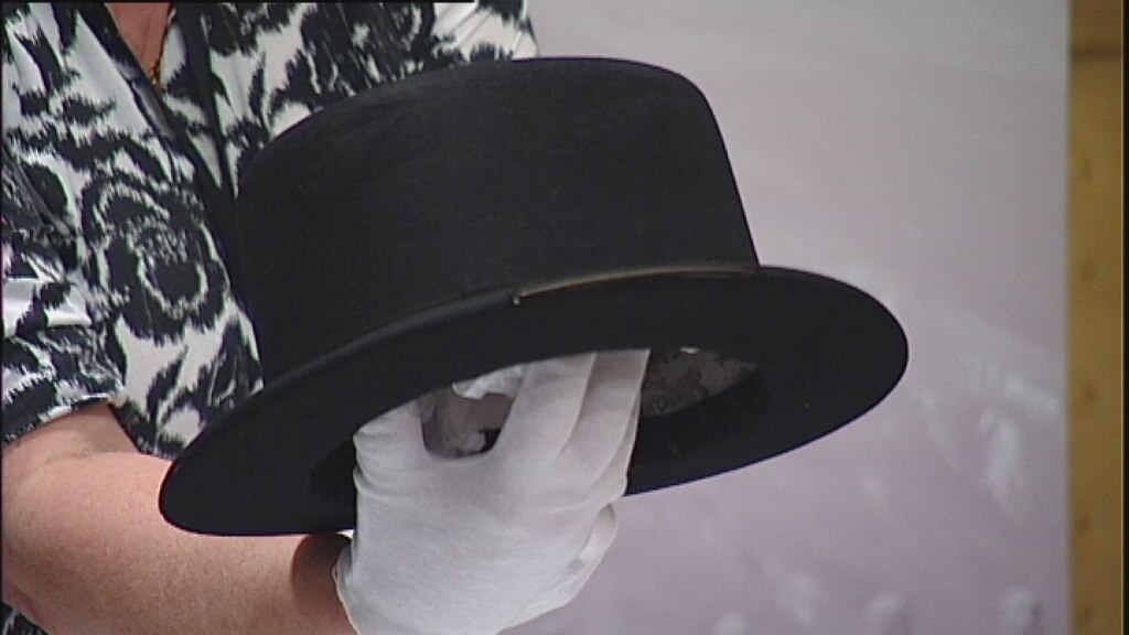 Famous Bond hat to go on display at the Melbourne Museum - ABC News