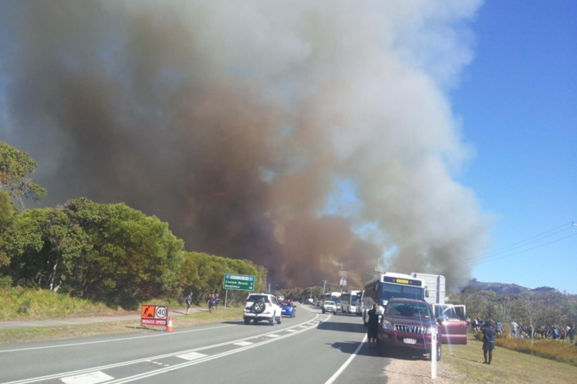 Blaze controlled on Sunshine Coast - ABC News