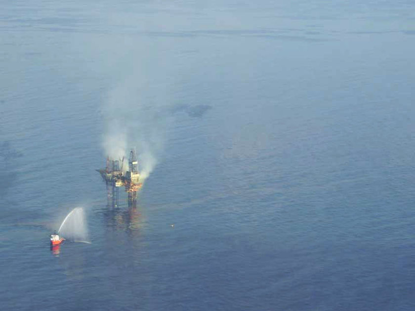 Leaking oil rig on fire - ABC News