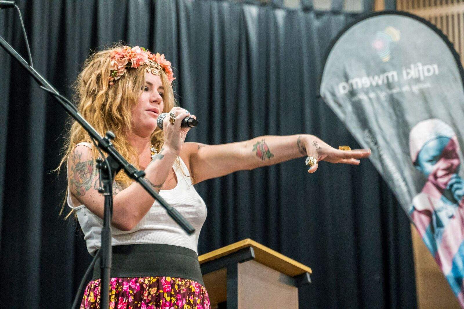 Online influencer Constance Hall mobilises Australian 'queens' to help ...