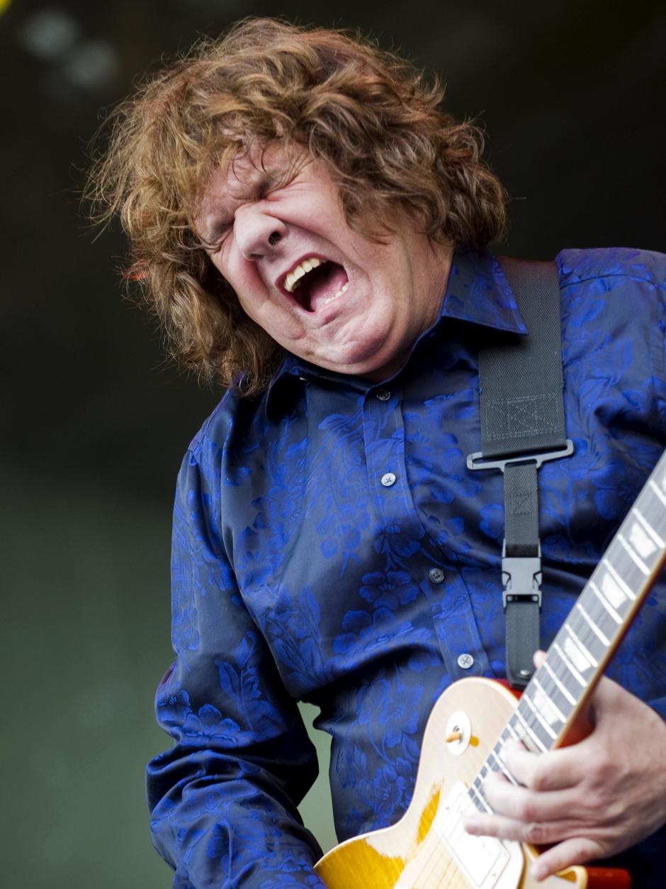 Thin Lizzy guitarist Gary Moore dead - ABC News