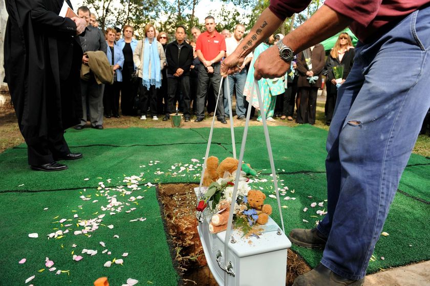 Baby dumped in tip given proper burial - ABC News